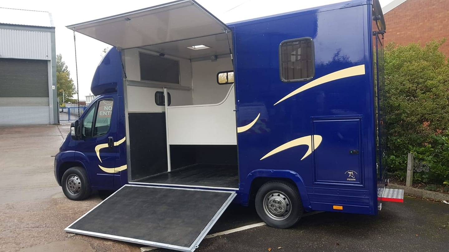 3.5 Tonne Horsebox - Ruby Rose Horseboxes